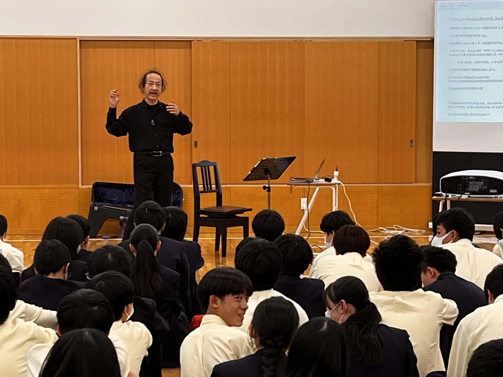 蓮見岳人さん、リュート演奏会 | 追手門学院中・高等学校